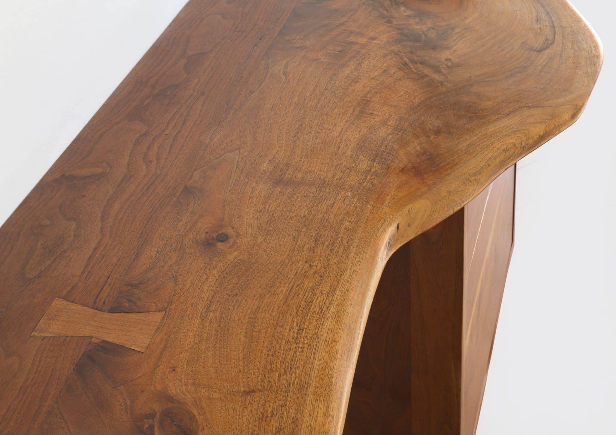 Flying desk & four shelves | WA Design Gallery