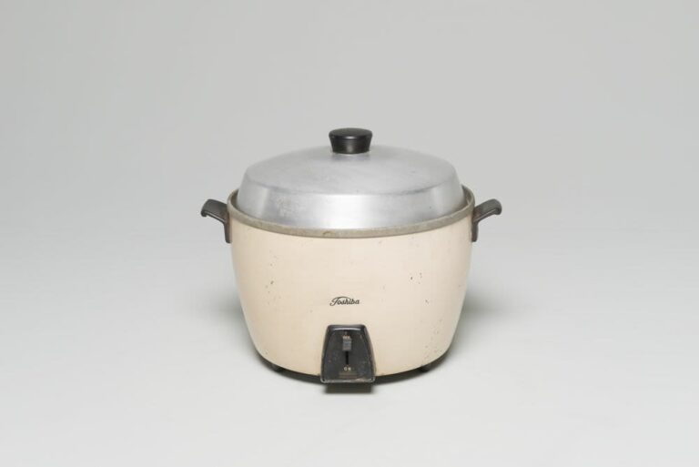 Introduction to Japanese design : a short history from Mingei to nowadays